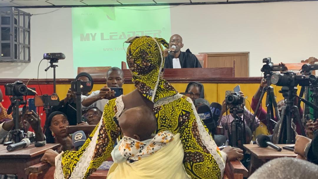 Mabinty à | Le Lynx - Nouvelles satiriques en provenance de la Guinée